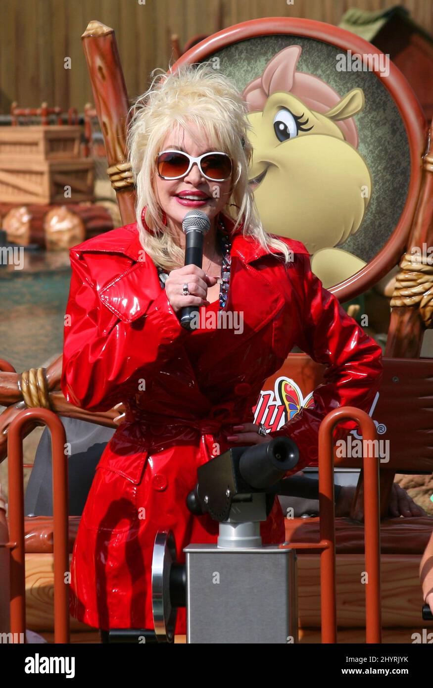 Dolly Parton à l'occasion de l'ouverture officielle annuelle 23rd de ...