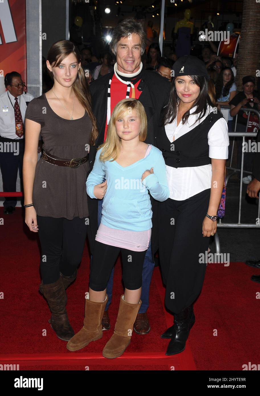 Ronn Moss, filles Caleb et Cason avec Devin DeVasquez pour assister à ...