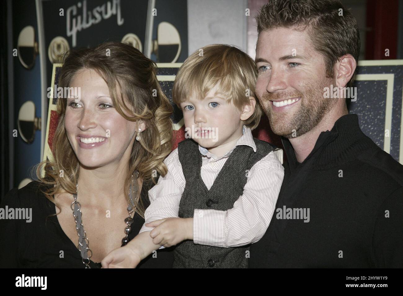 Josh Turner et son épouse Jennifer et leur fils Hampton Otis Turner à ...