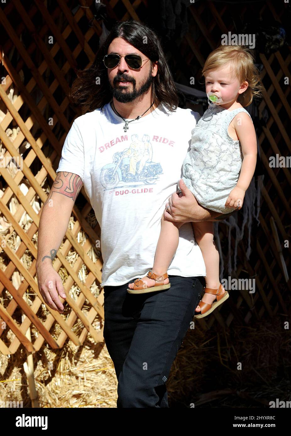 Dave Grohl et sa fille Harper Willow Grohl sont vus magasiner chez MR ...