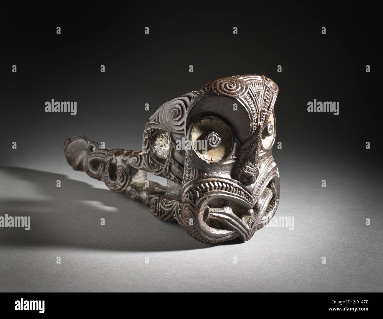 Barre sculptée (paepae). Nouvelle-Zélande (Aotearoa), région de ...