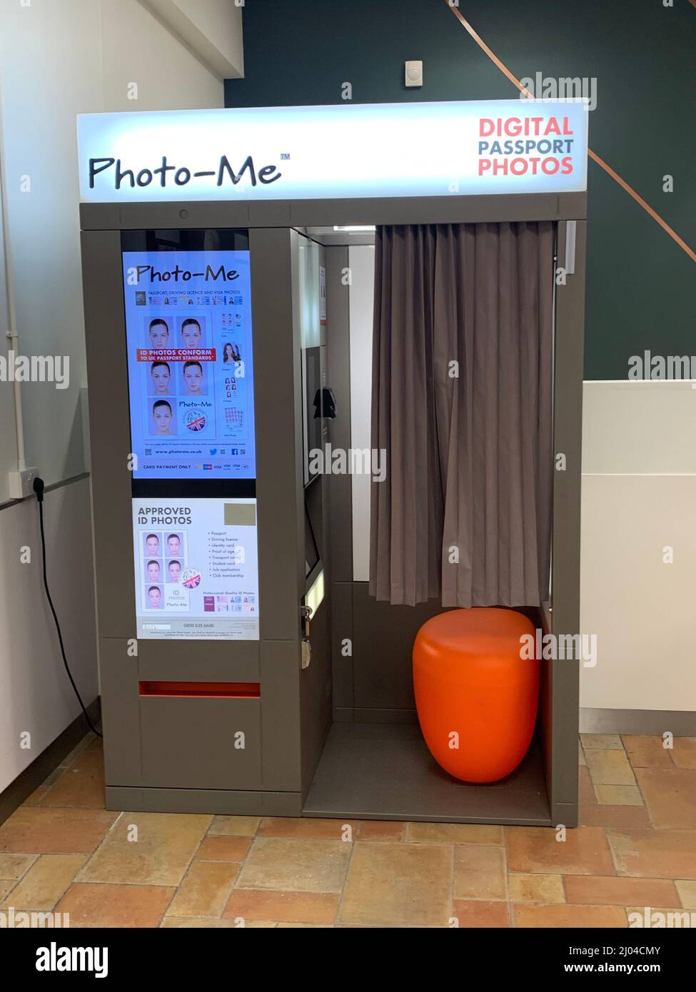 Photo Me Digital Passport photo stand au Waitrose Rushden ...