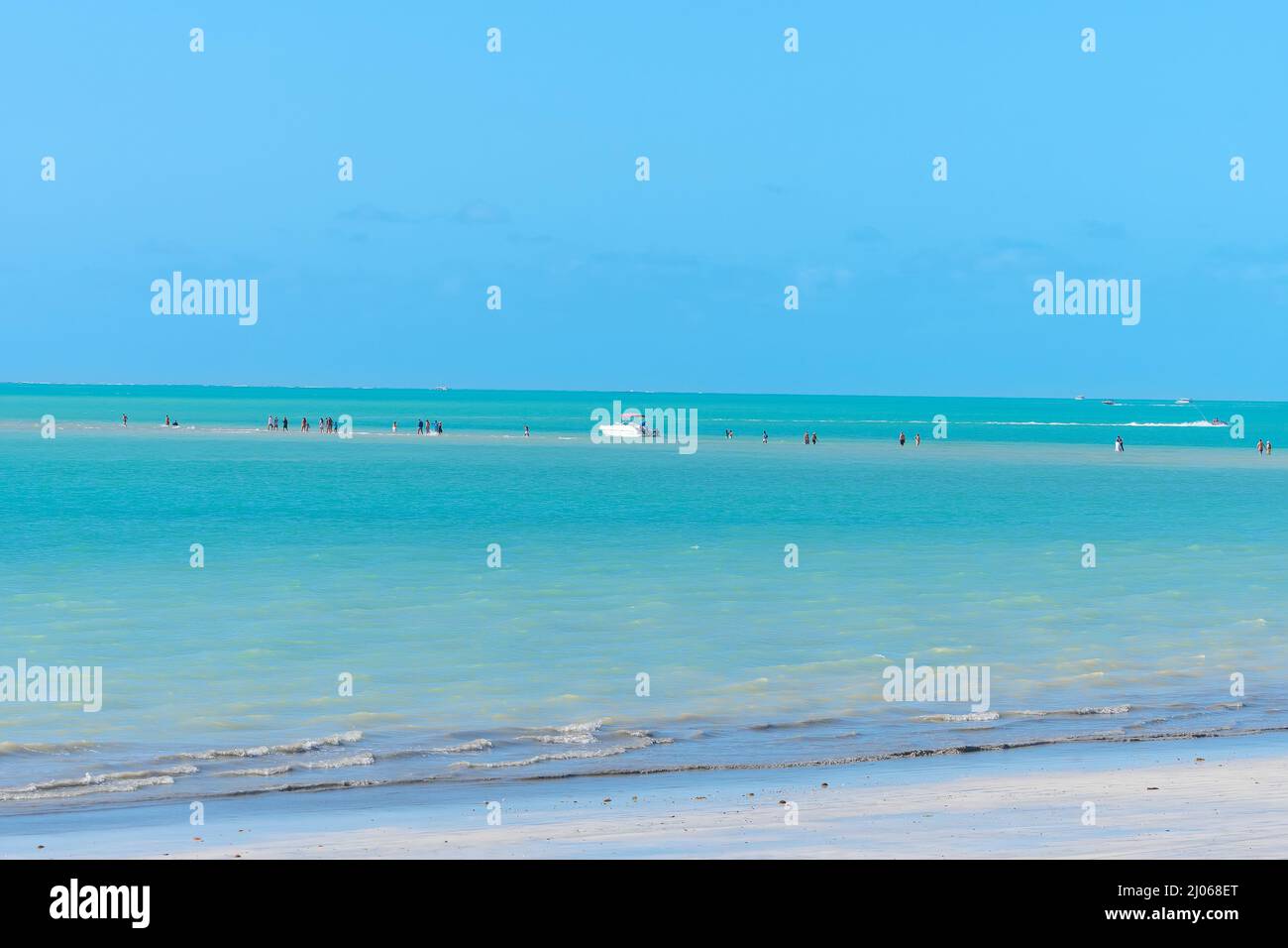 Plage de Maragogi, vue sur Moses Path. Un sentier de sable au milieu de ...