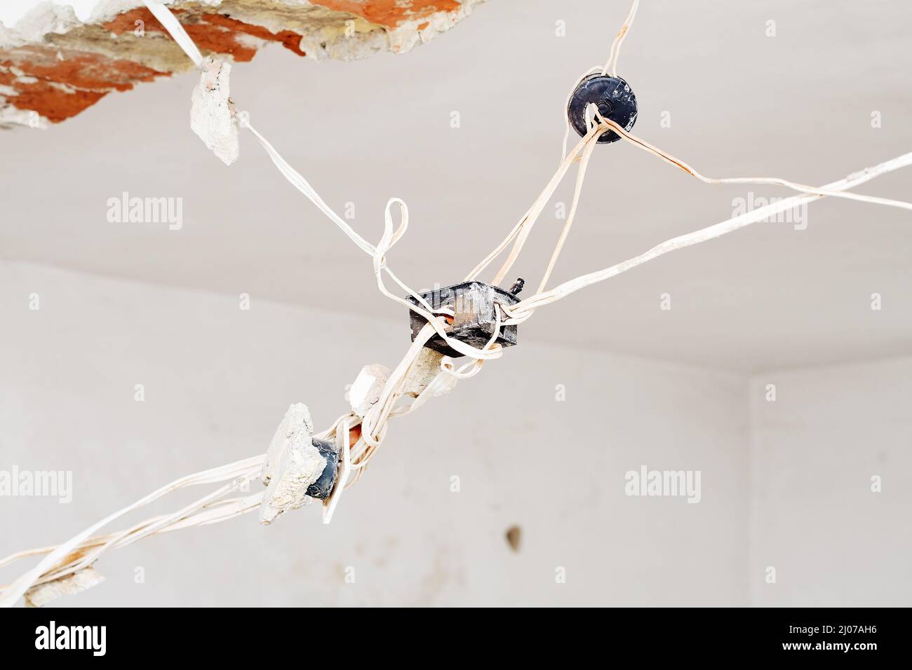 Réparation et rénovation domiciliaires . Remplacement de l'installation ...