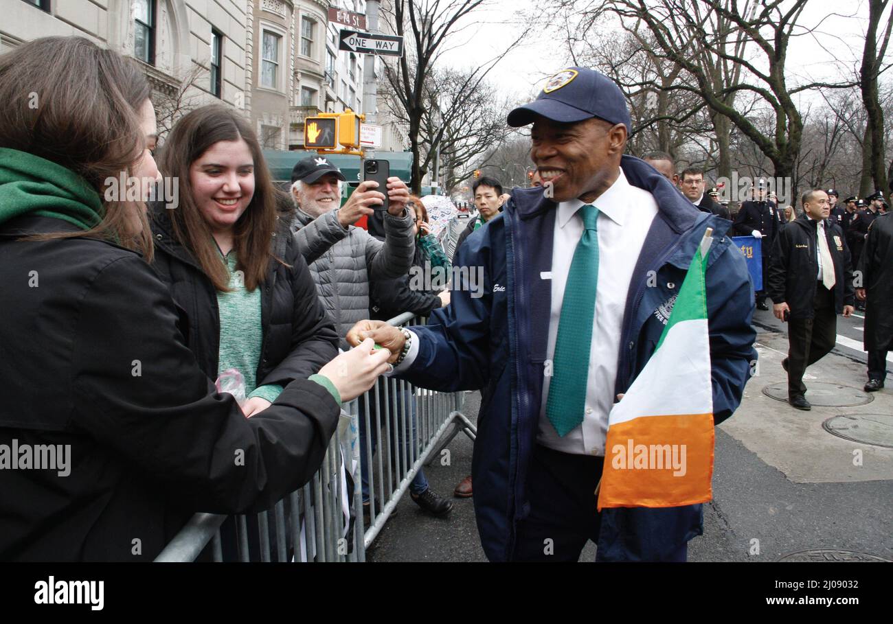 New York, États-Unis. 17th mars 2022. (NOUVEAU) le maire de New York ...