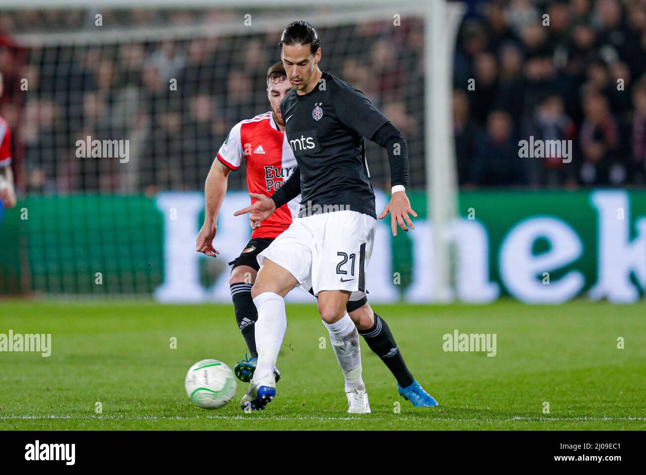 Marko jevtovic de fk partizan Banque de photographies et d’images à haute résolution - Alamy