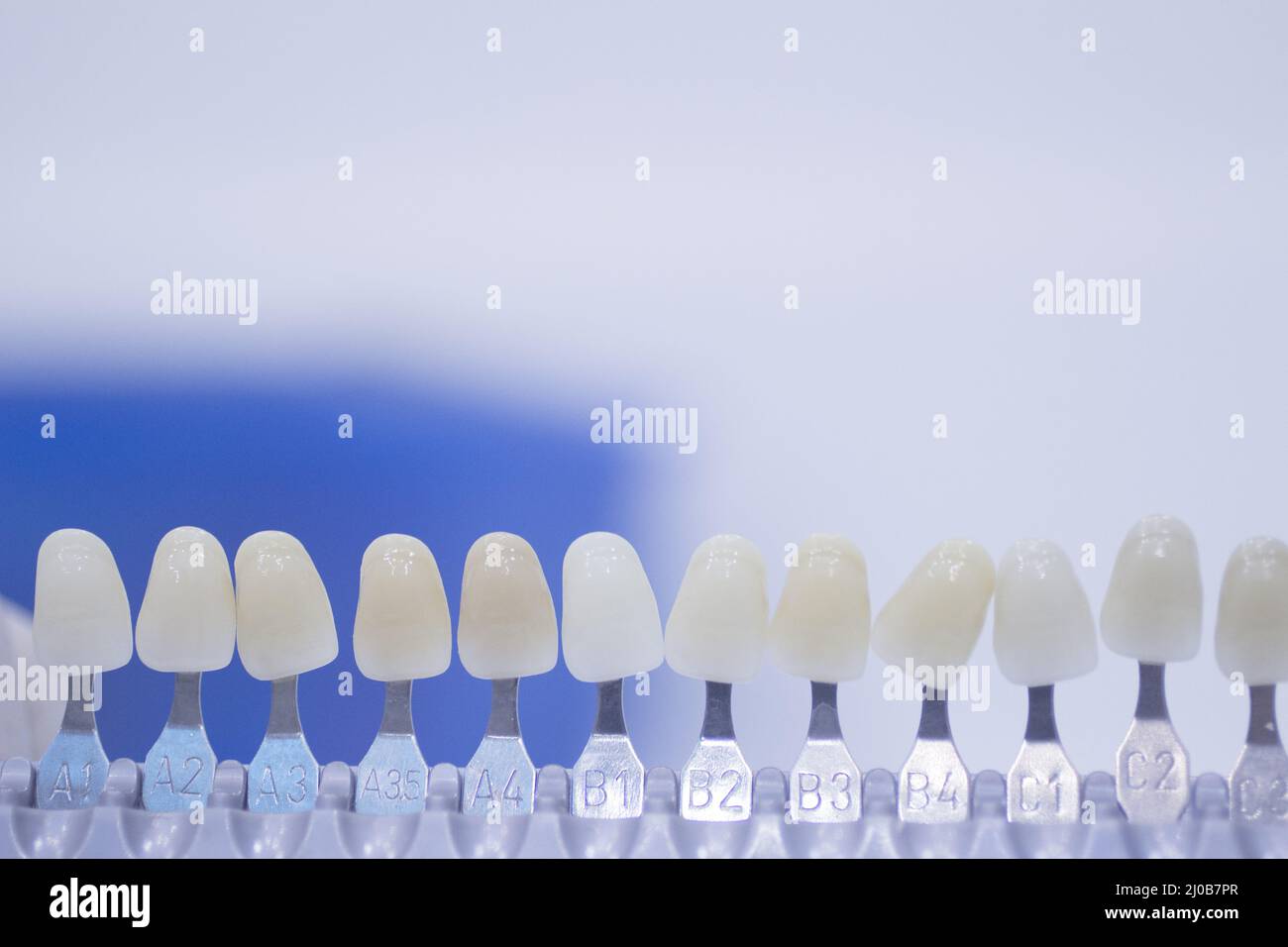 Guide de couleur des dents dentaires pour les implants et les couleurs ...