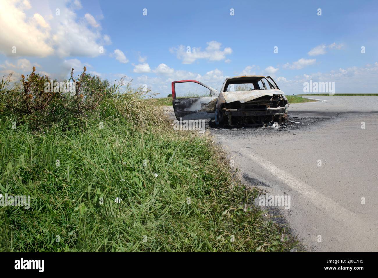 Bombe au bord de la route Banque de photographies et d’images à haute ...