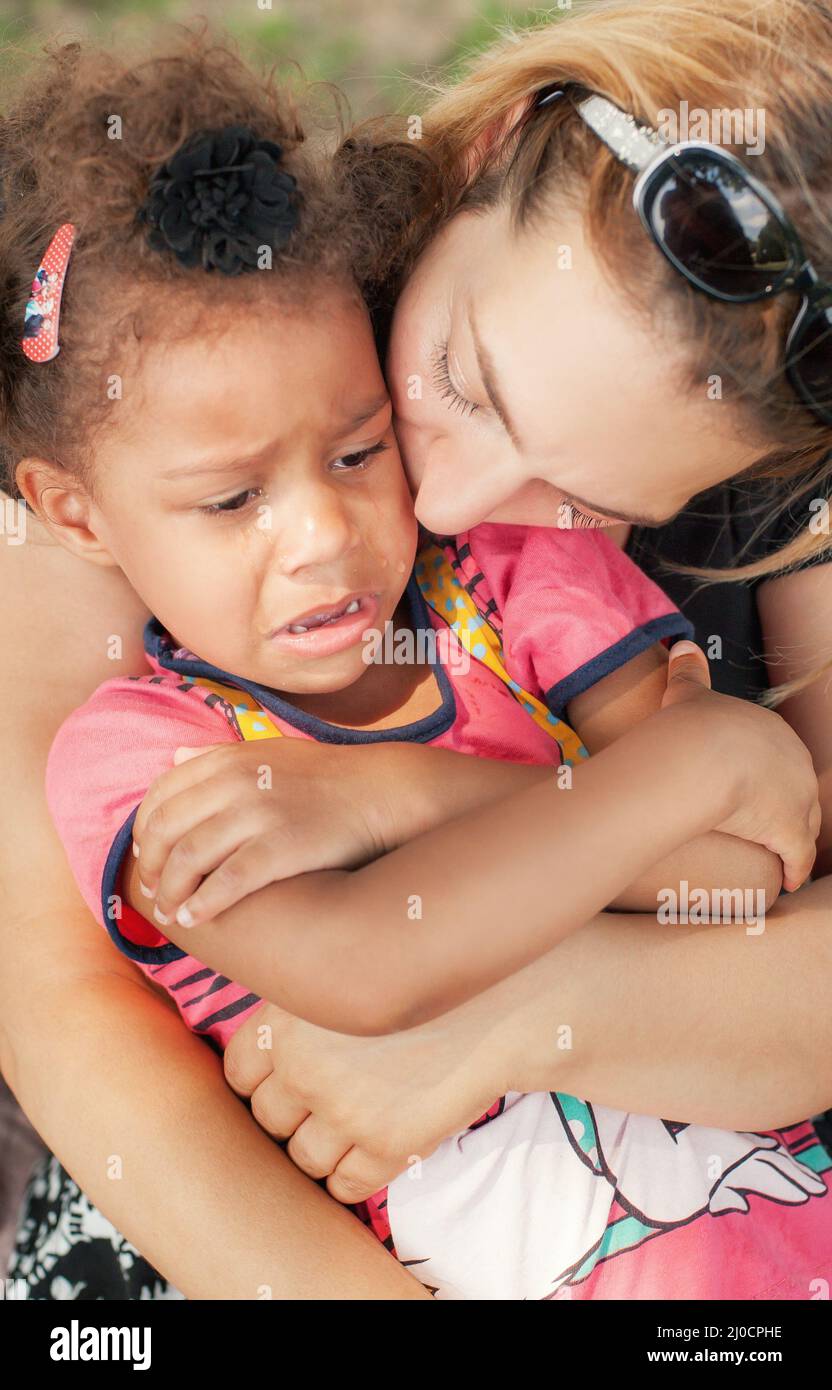 Enfants noir qui pleure Banque de photographies et d’images à haute résolution - Alamy