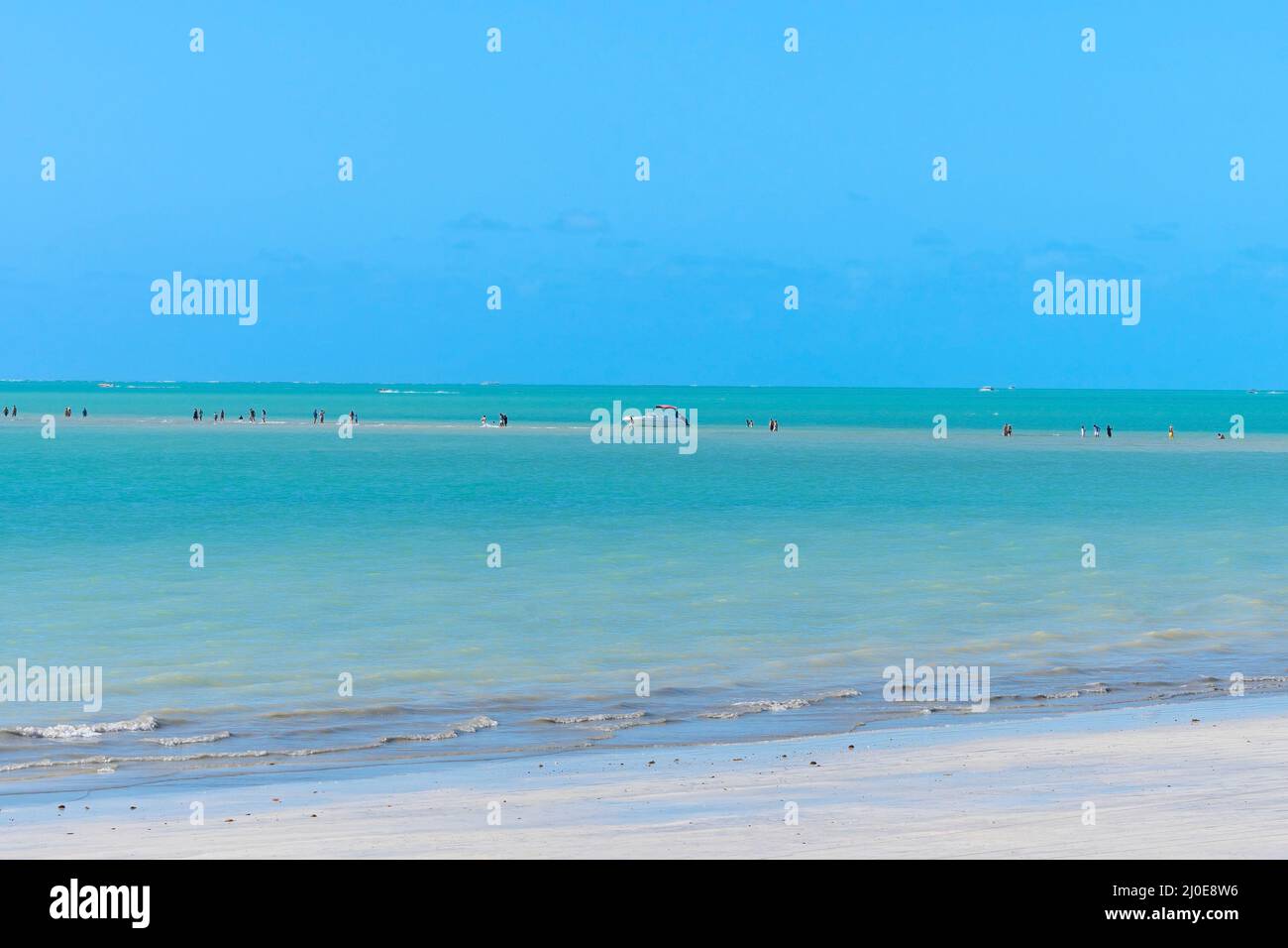 Plage de Maragogi, vue sur Moses Path. Un sentier de sable au milieu de ...