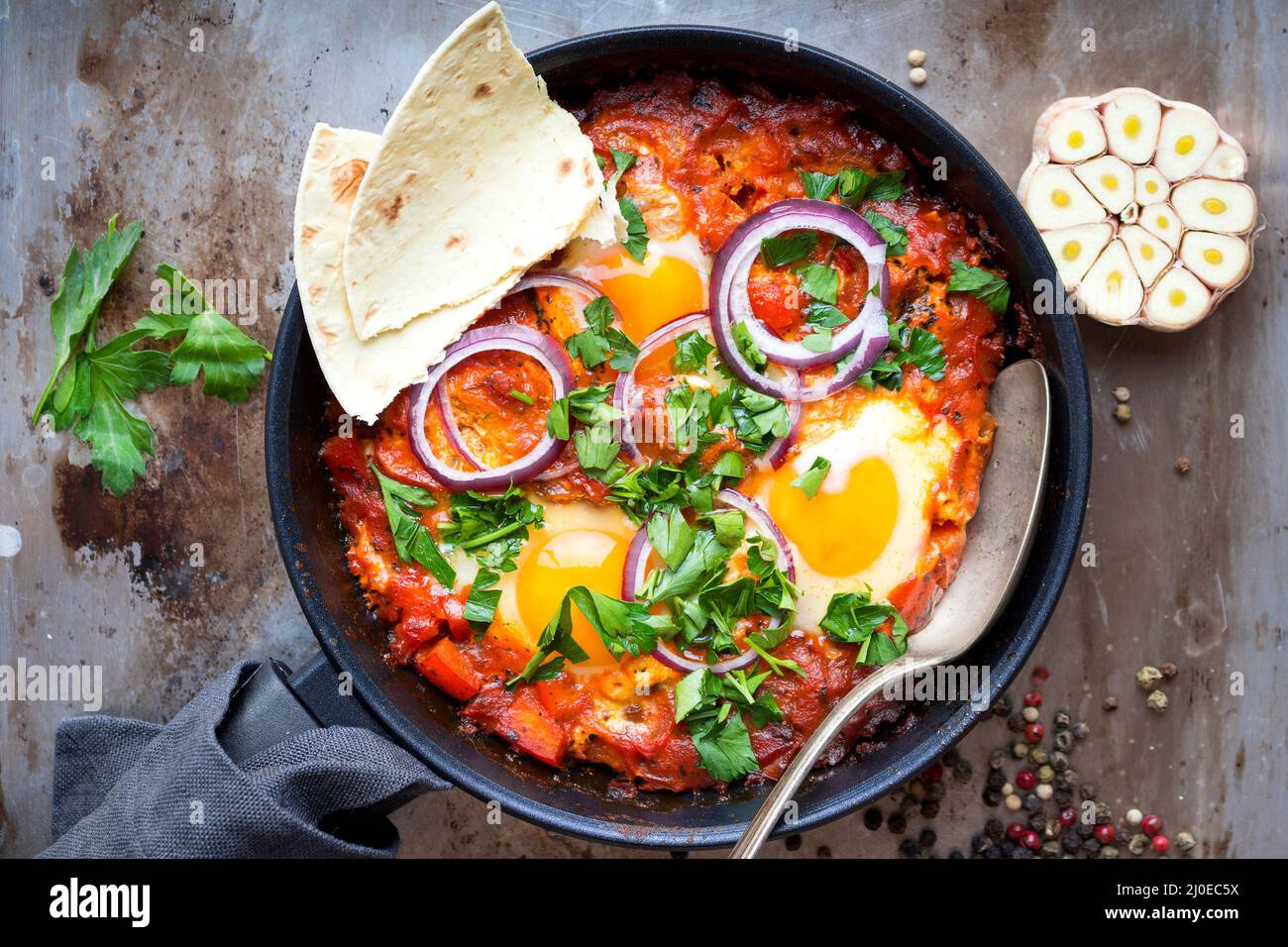 Shakshuka libyan cuisine Banque de photographies et d’images à haute ...