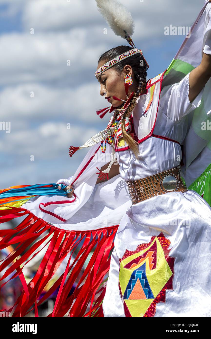 Traditional native american youth Banque de photographies et d’images à ...