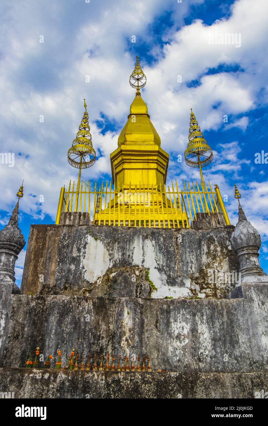 Belle phousi hill temple laos Banque de photographies et d’images à ...