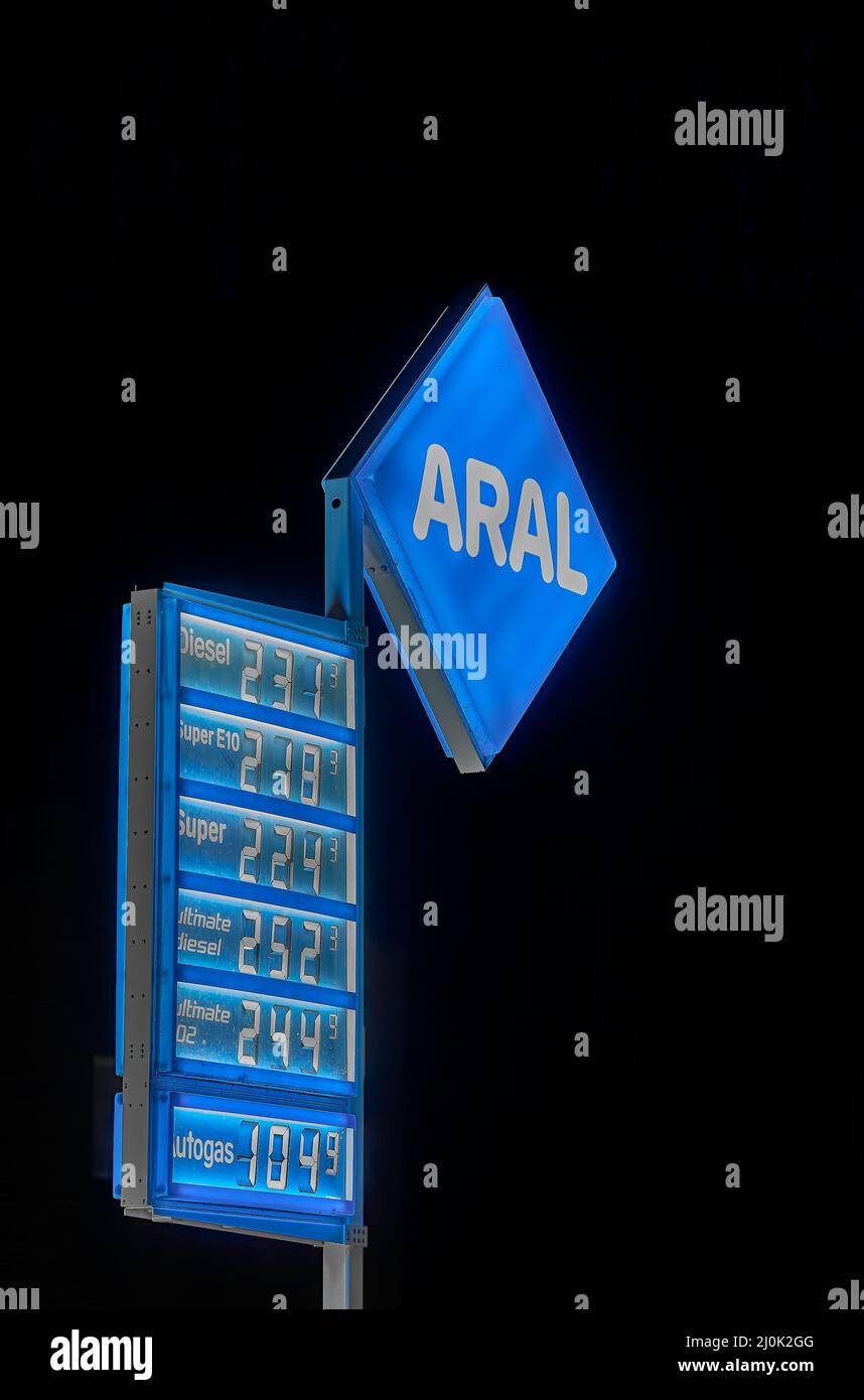 Aral petrol station price board Banque de photographies et d’images à ...