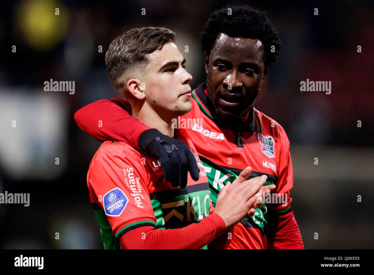 NIJMEGEN, PAYS-BAS - MARS 19: Bart van Rooij of N.E.C. et Wilfried Bony of N.C.A. pendant le ...