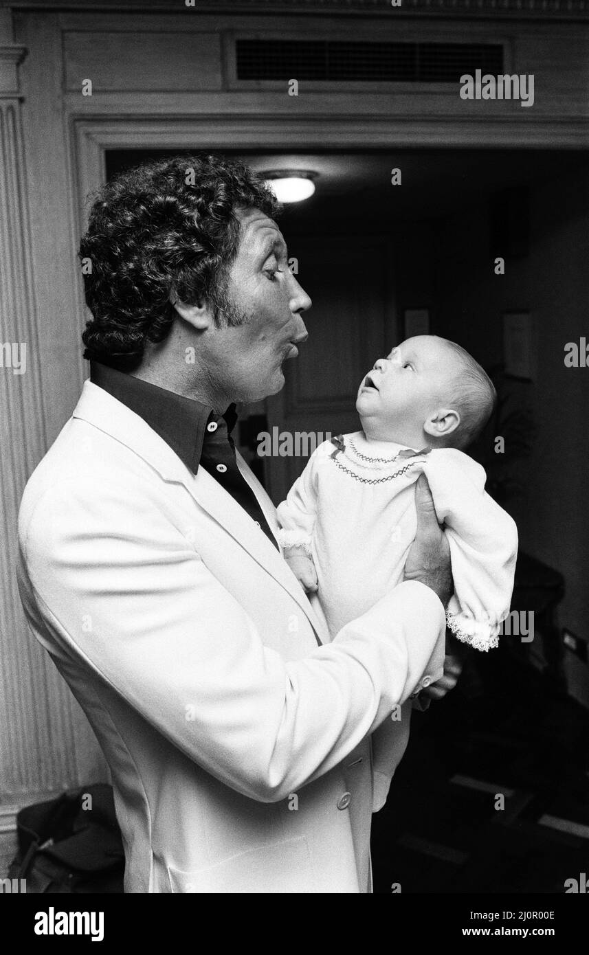 Tom jones singer grandson alexander Banque de photographies et d’images ...