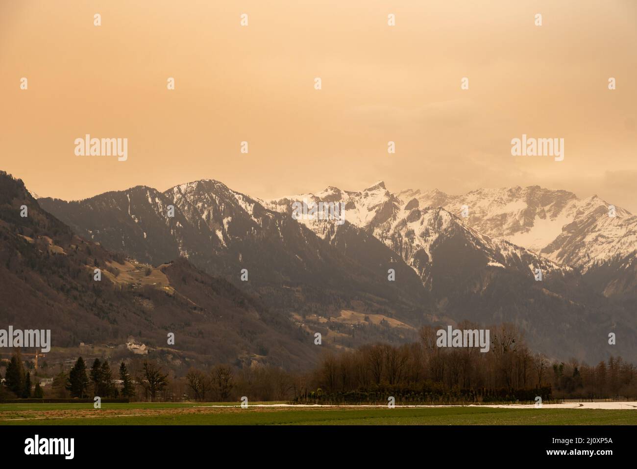 Sable du sahara alpes Banque de photographies et d’images à haute ...