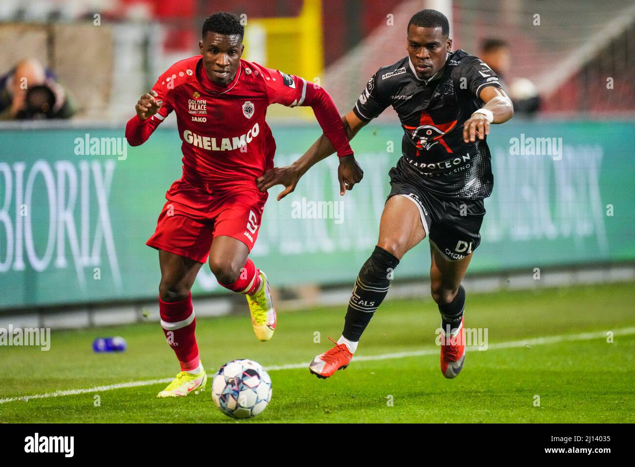 ANTWERPEN, BELGIQUE - MARS 19: Aurelio Buta de Royal Antwerp FC ...