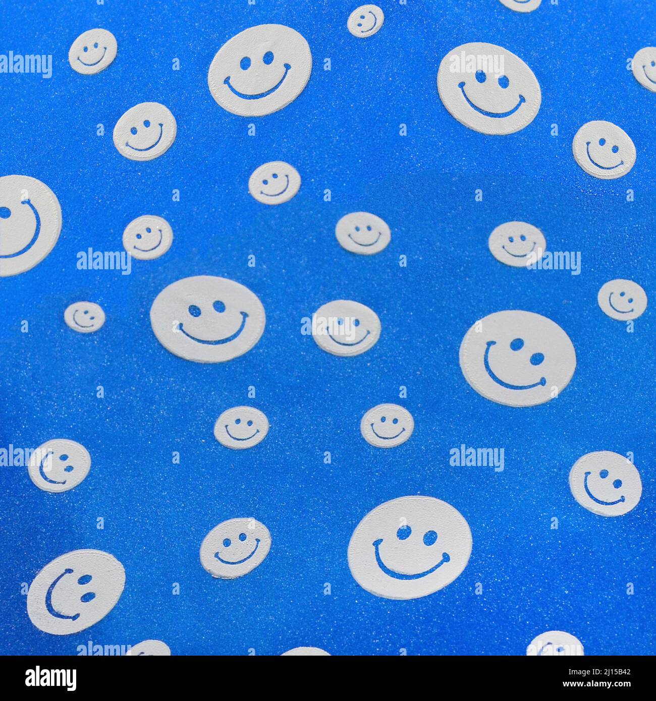 Smiling cartoon emoji emoticon smiley Banque de photographies et d ...