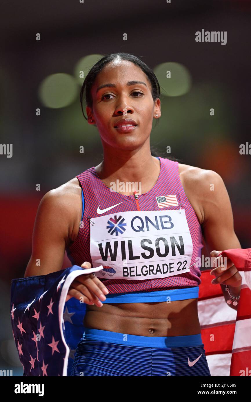 Ajee Wilson célèbre sa victoire avec son drapeau aux Championnats du ...