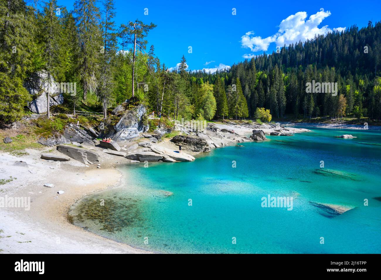 Plage paradisiaque dans la baie du lac de Cauma (Caumasee) avec de l ...