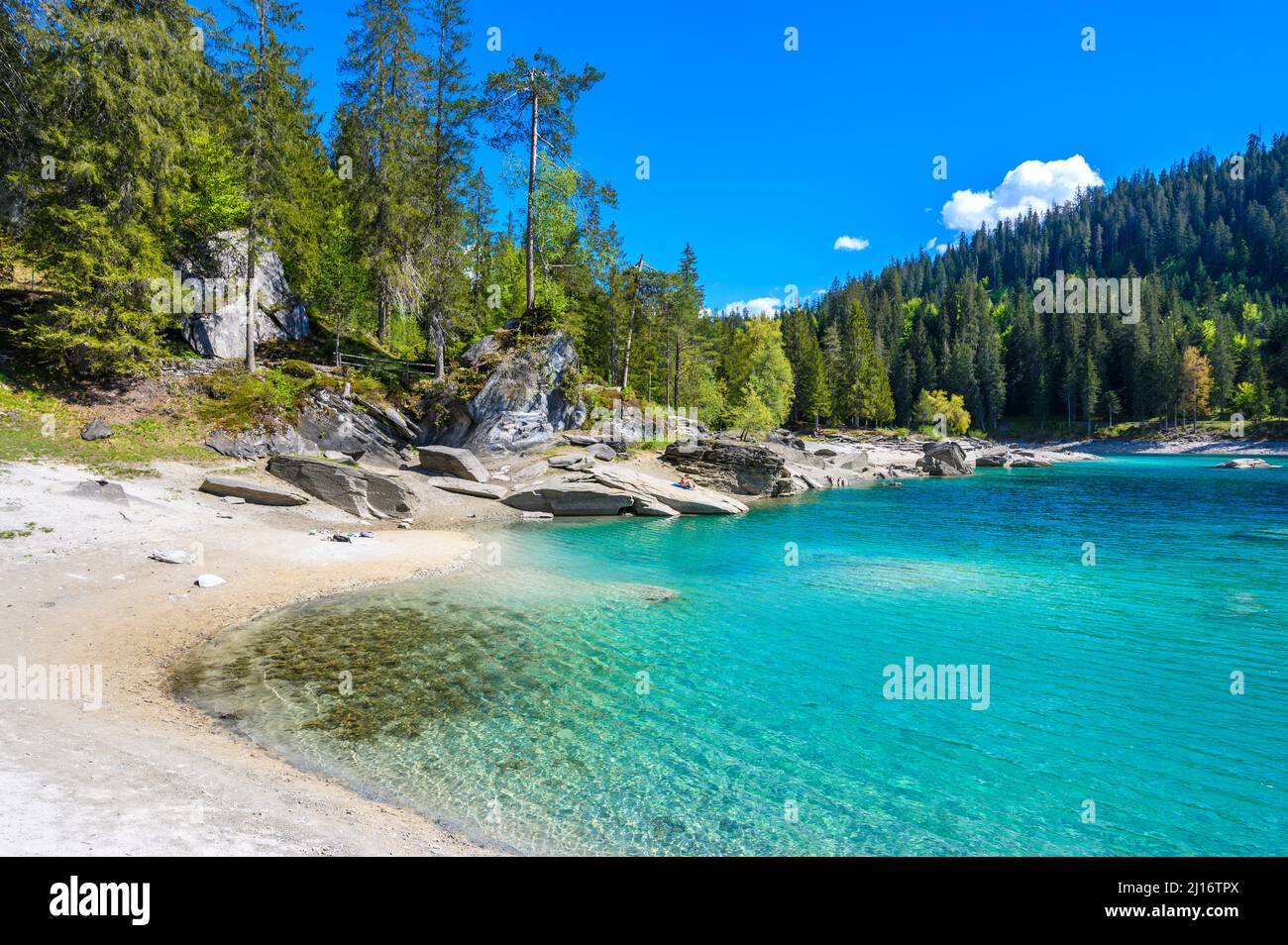 Plage paradisiaque dans la baie du lac de Cauma (Caumasee) avec de l ...
