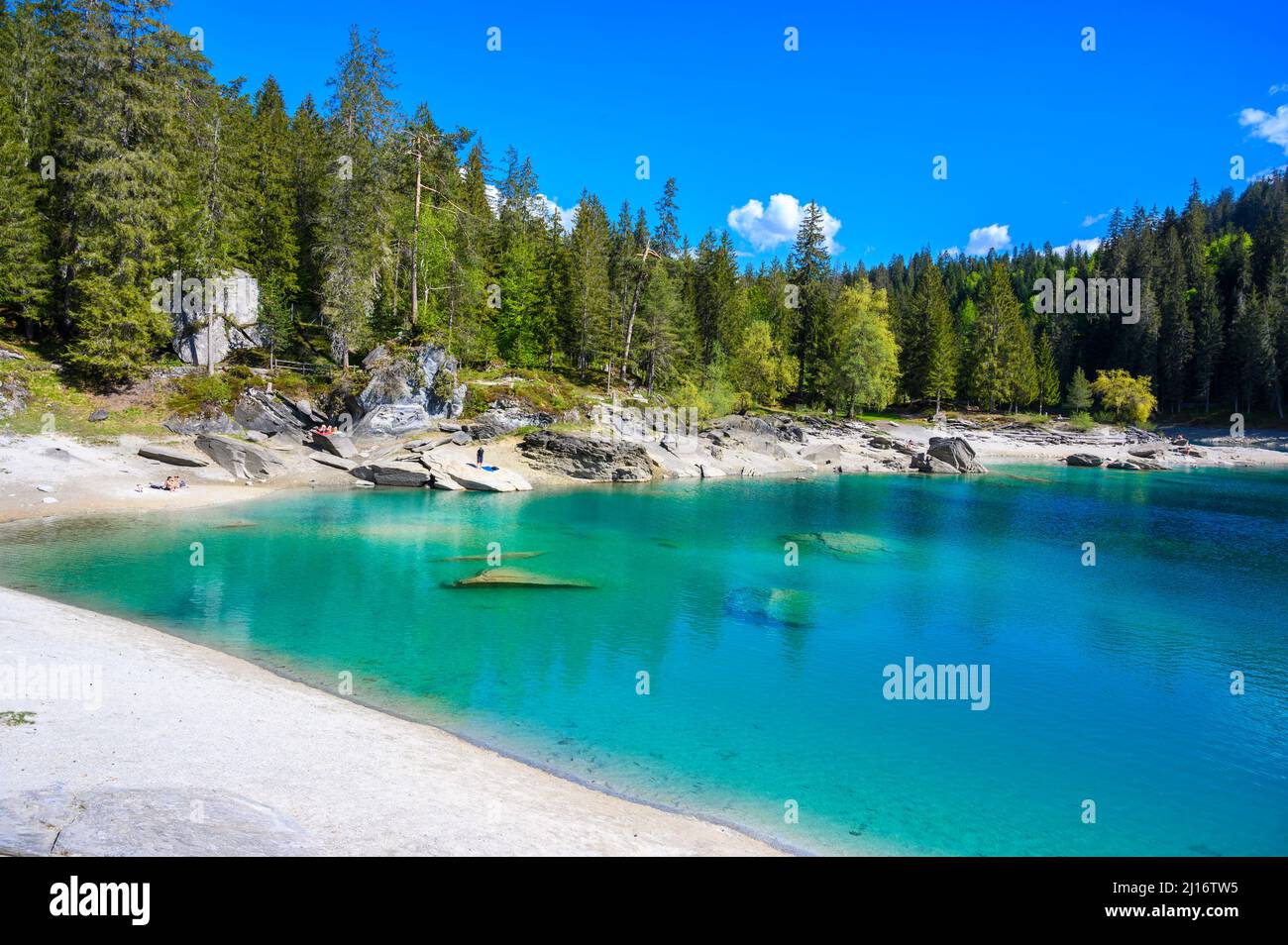 Plage paradisiaque dans la baie du lac de Cauma (Caumasee) avec de l ...
