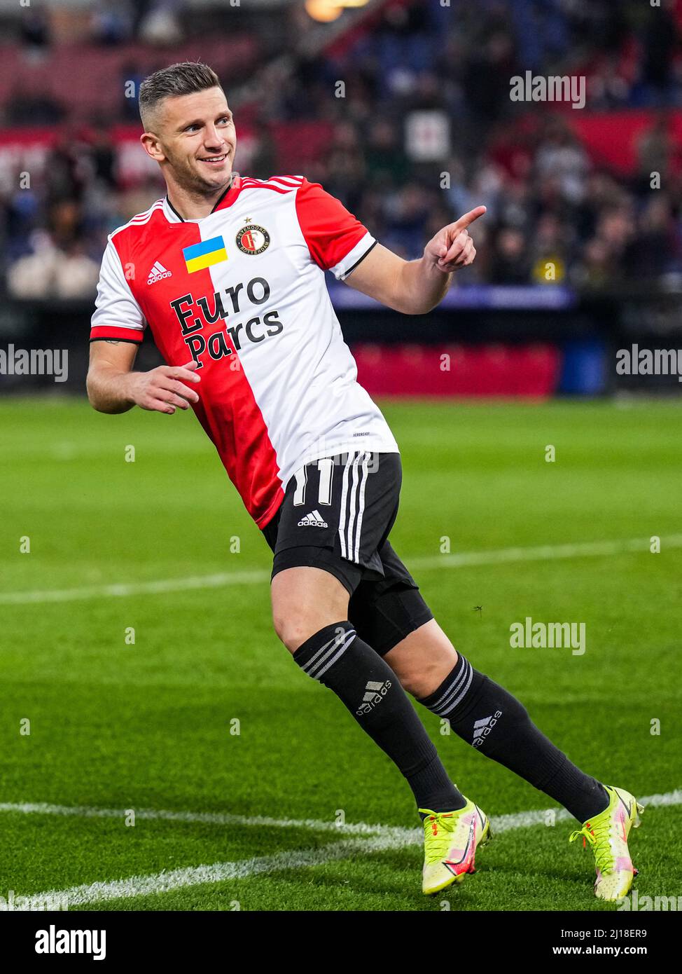 Rotterdam - Bryan Linssen de Feyenoord célèbre le 2-2 lors du match de ...