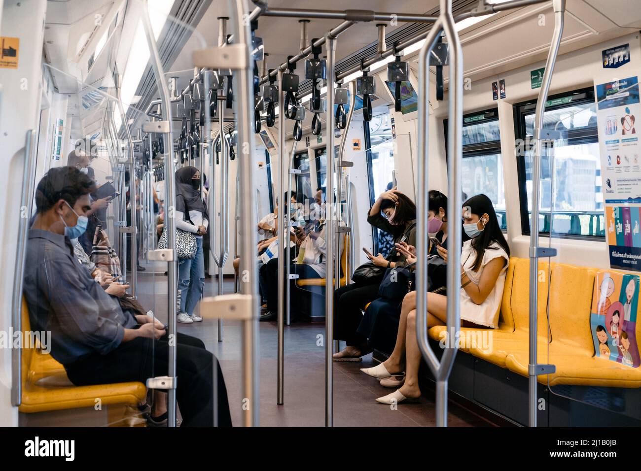 Inside bts train bangkok metro Banque de photographies et d’images à ...
