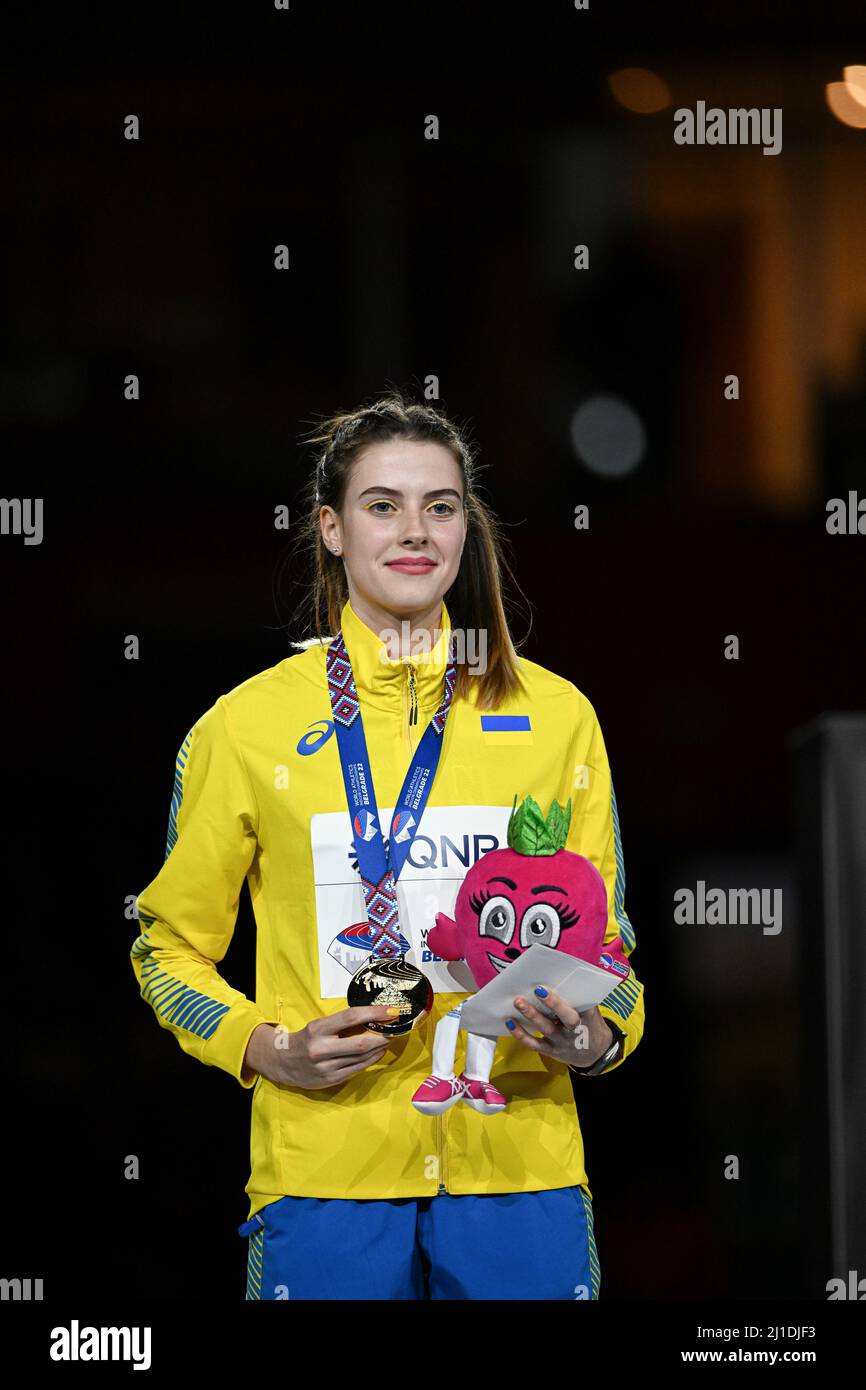 Yaroslava Mahuchikh à la cérémonie de remise des prix avec la médaille ...