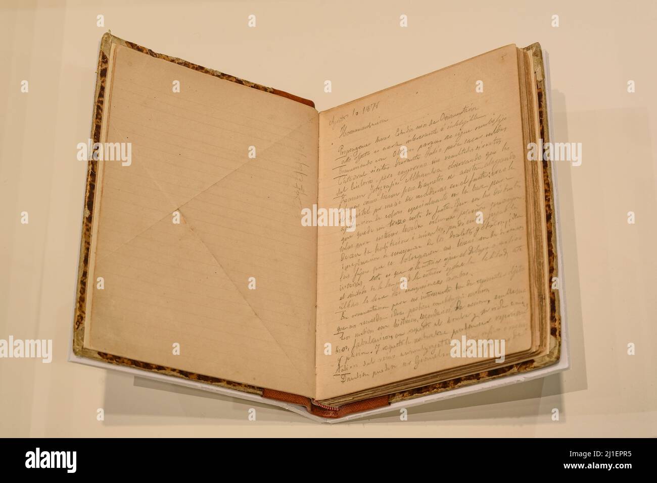 Les écrits originaux de Gaudí à l'exposition de Gaudí au musée MNAC en ...