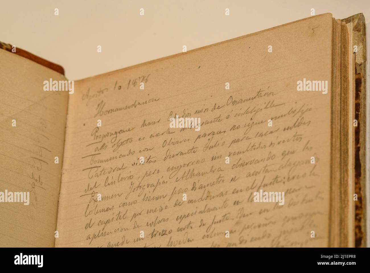 Les écrits originaux de Gaudí à l'exposition de Gaudí au musée MNAC en ...