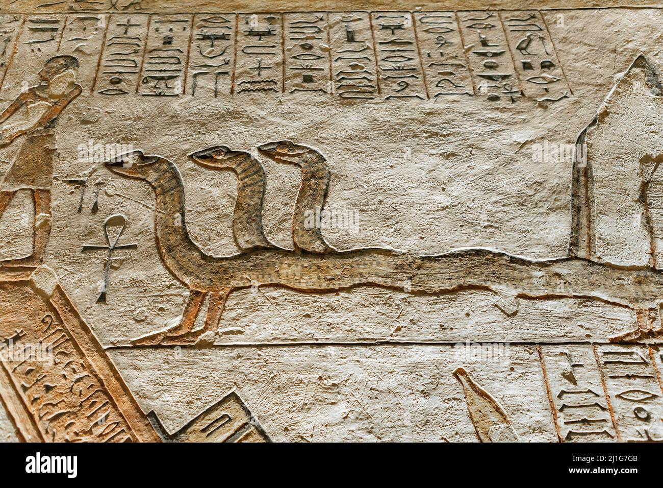 Monstre à trois têtes de serpent dans le monde inférieur, dans le ...