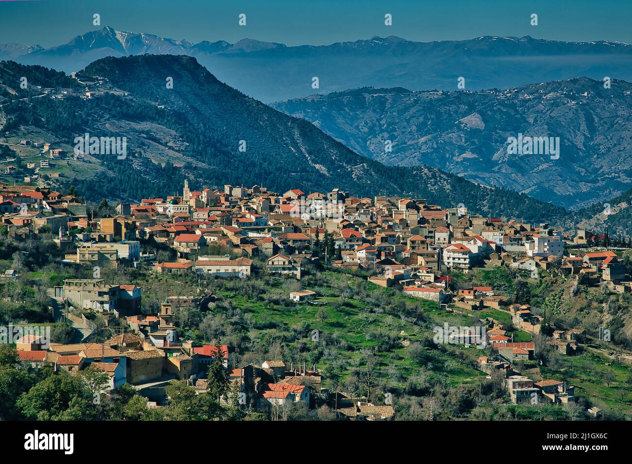 Village kabyle ancien Banque de photographies et d’images à haute ...