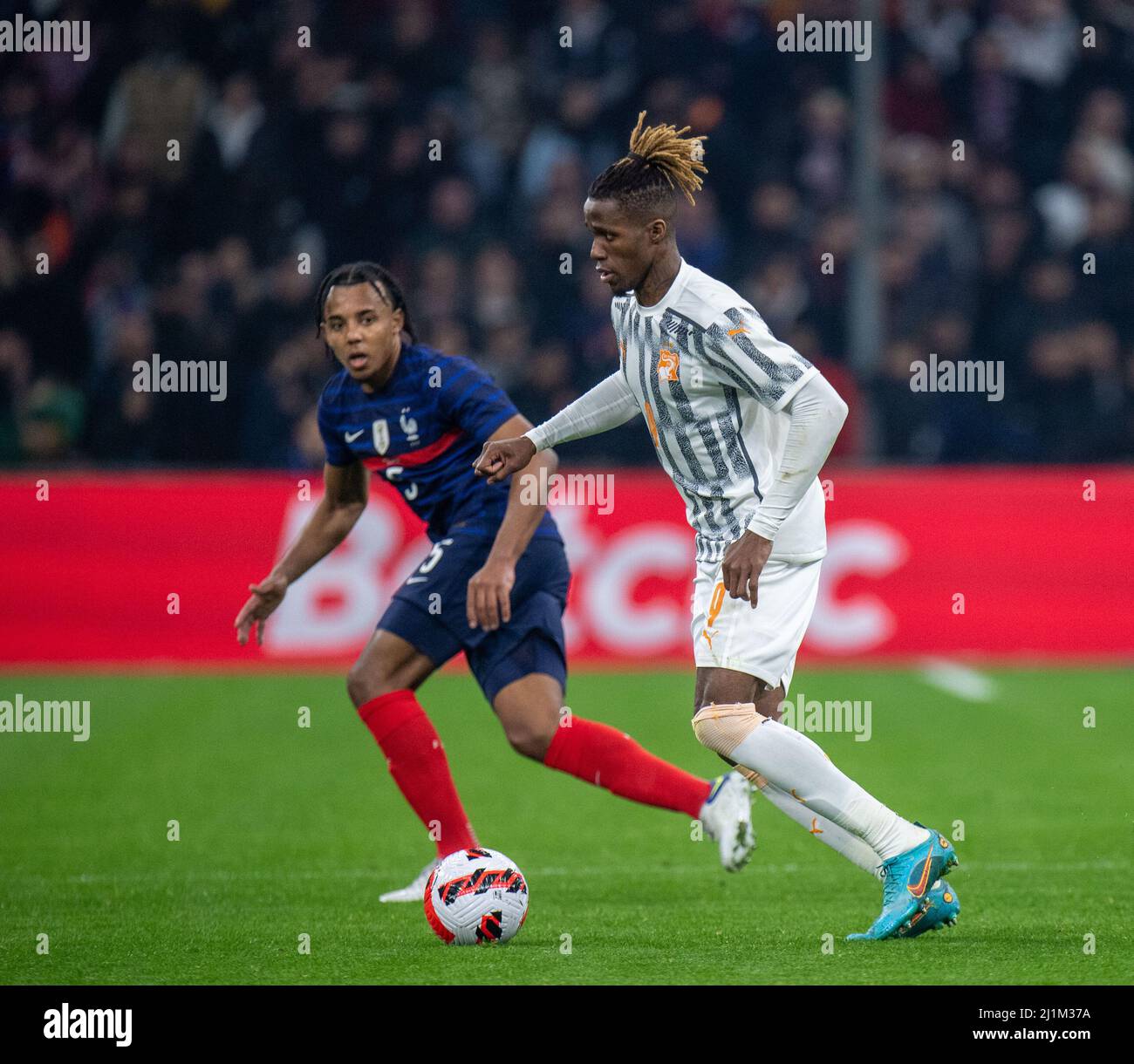 MARSEILLE, FRANCE - MARS 25 : Wilfried Zaha de Côte d'Ivoire lors du ...