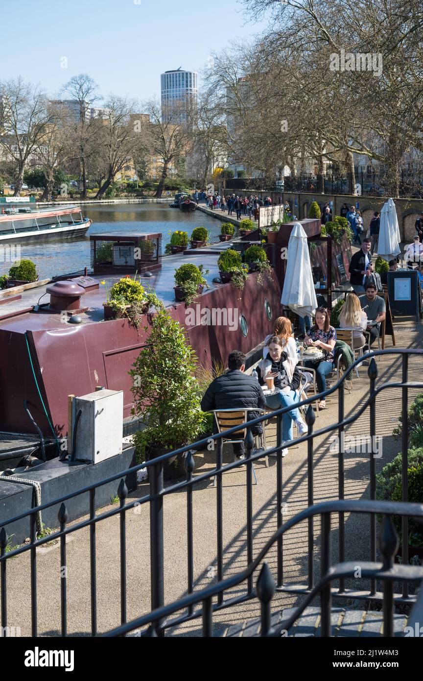 Little venice waterside cafe Banque de photographies et d’images à ...