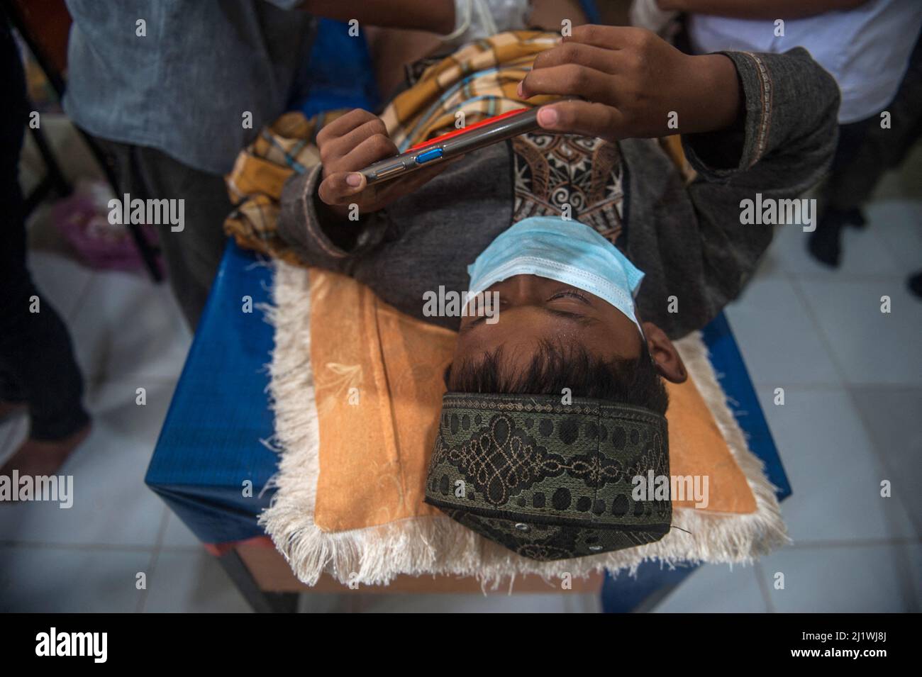 Circumcision process Banque de photographies et d’images à haute ...