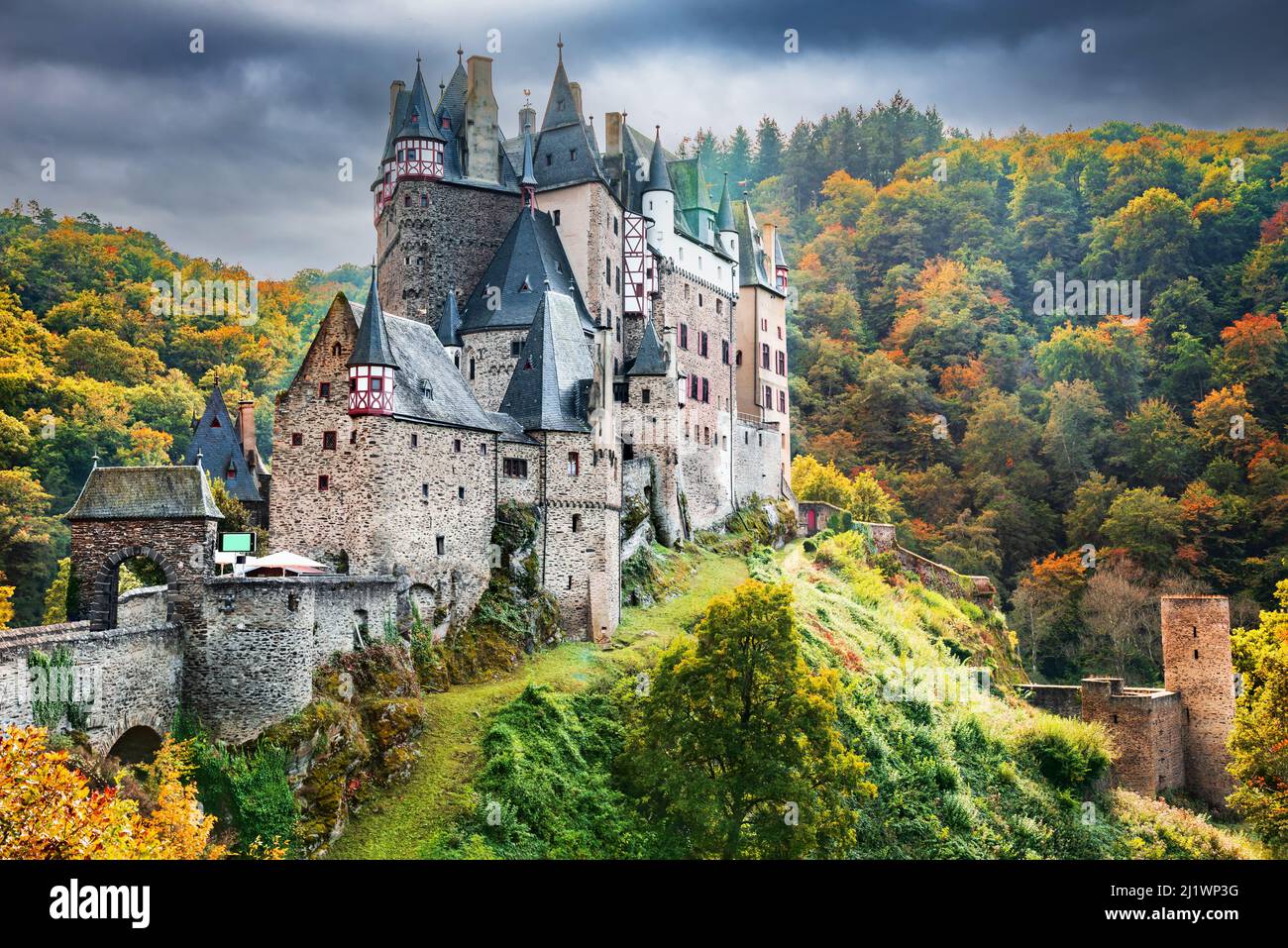 Château de burg eltz allemagne Banque de photographies et d’images à haute résolution - Alamy