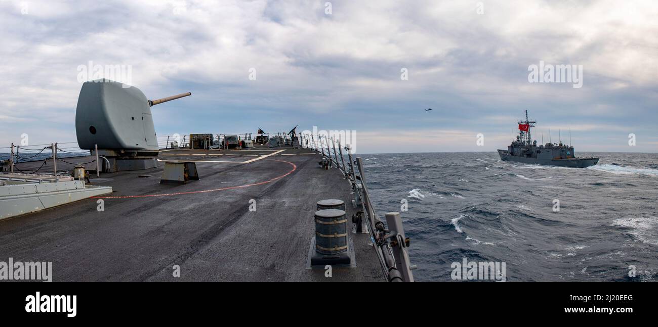 220318-N-HG846-2350 MER MÉDITERRANÉE ORIENTALE (18 mars 2022) – le ...