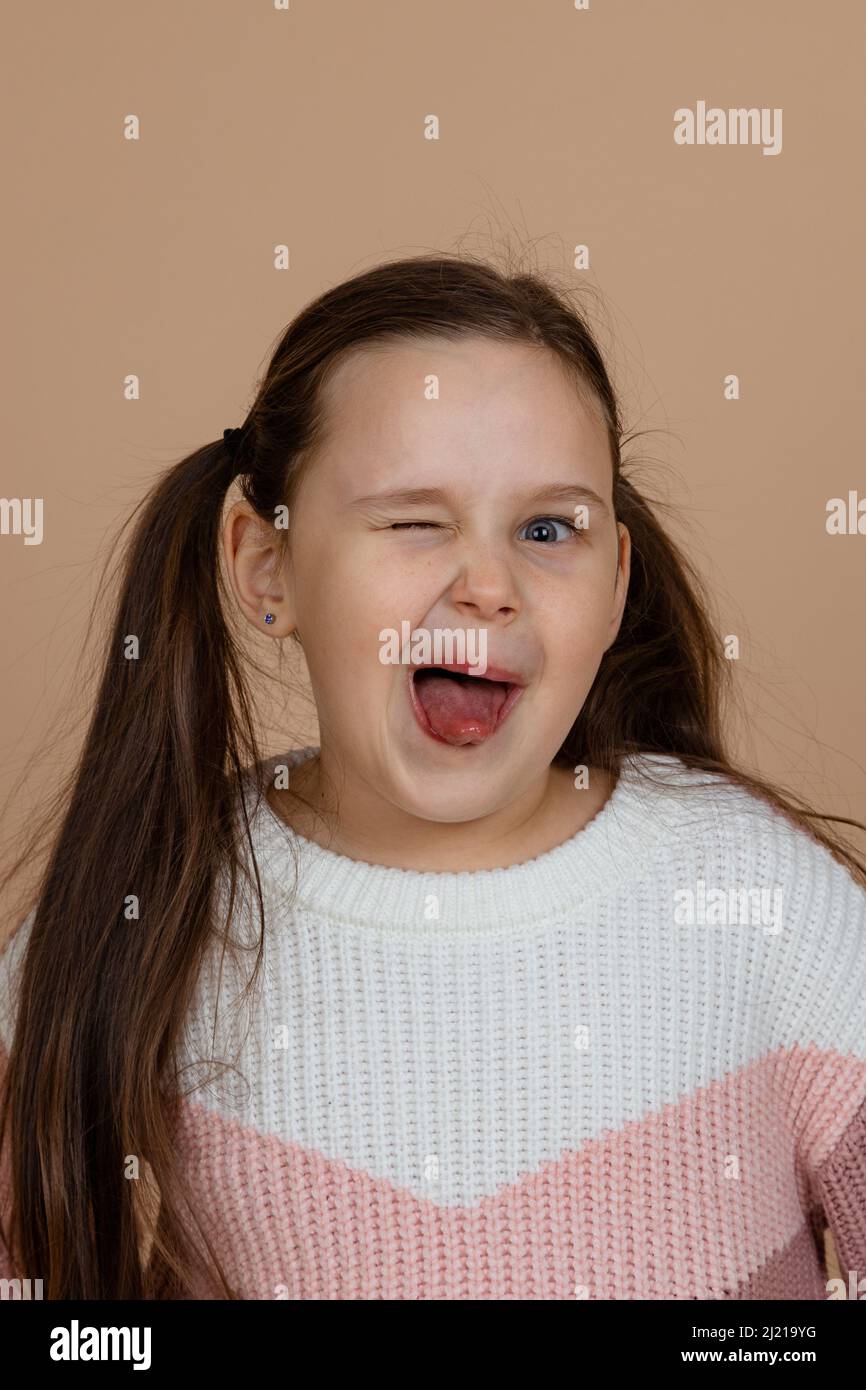 Kid mouth open tongue Banque de photographies et d’images à haute ...