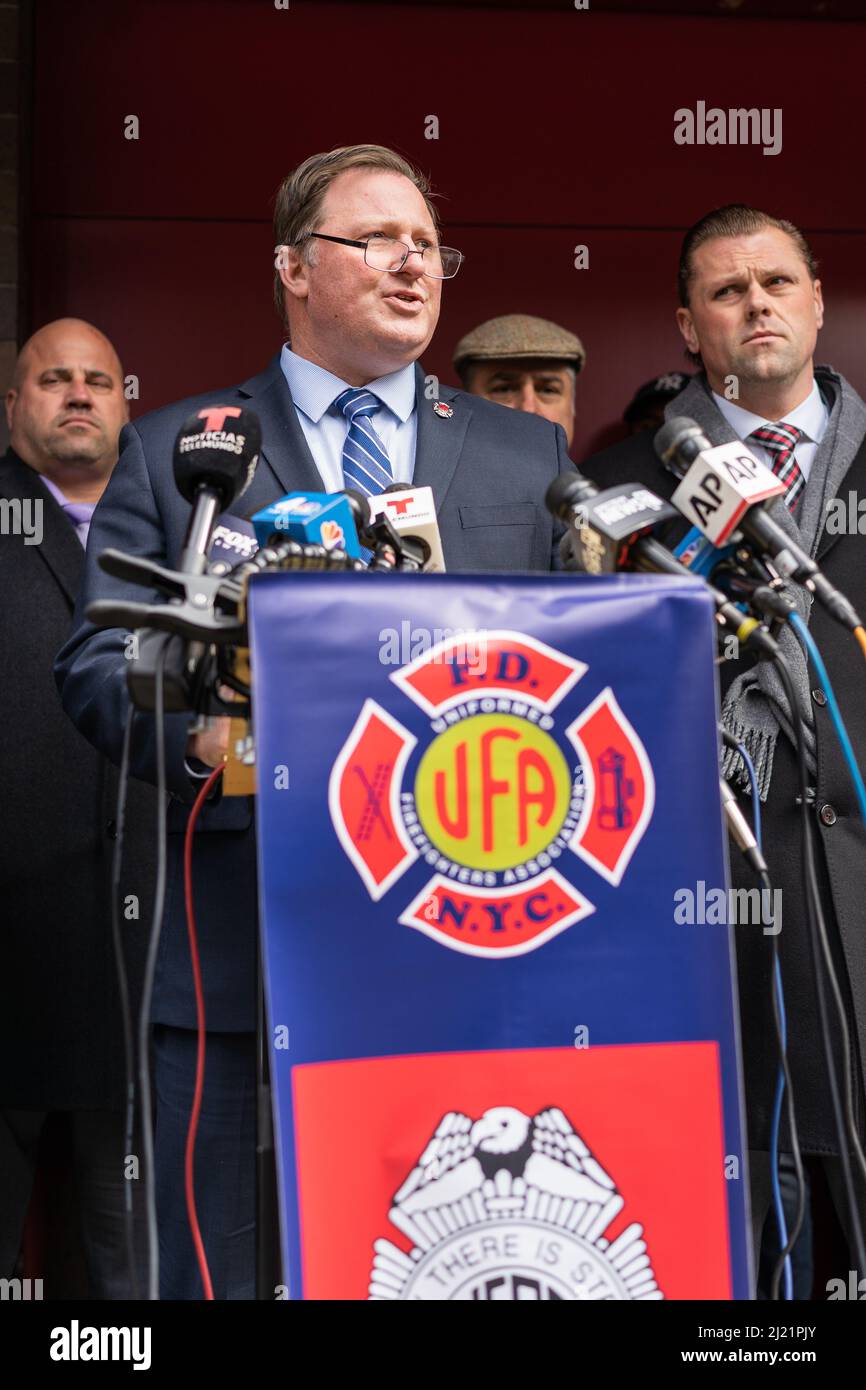 Andrew Ansbro, président de l'Association des pompiers en uniforme du ...