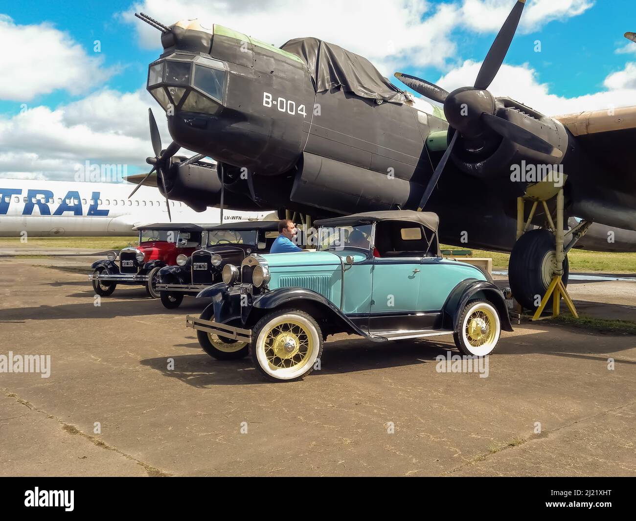 Ancien modèle de Ford cyan Un roadster coupé vers 1930 stationné devant ...