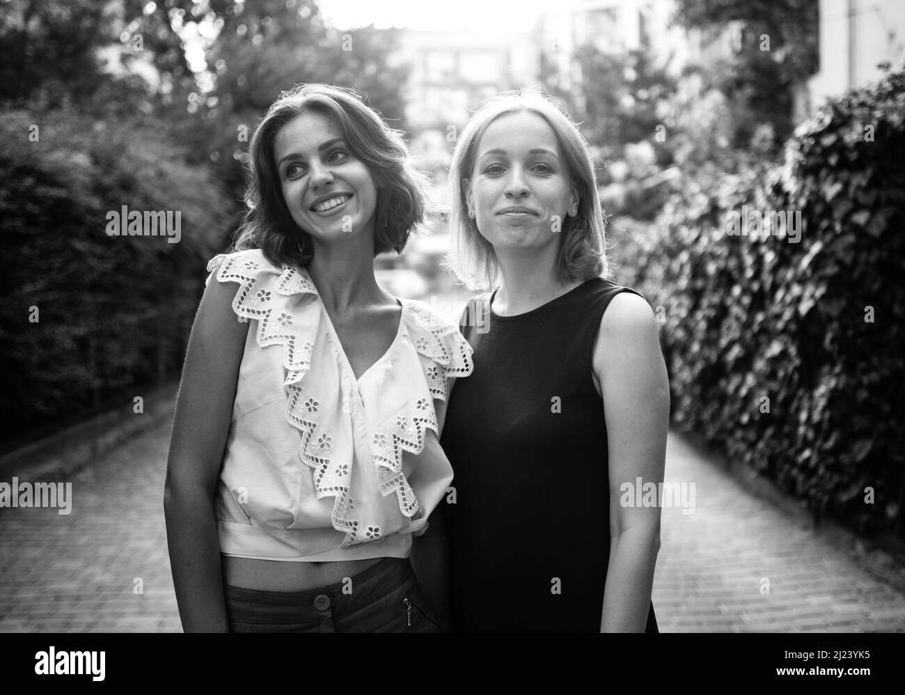 Amis noir et blanc Banque de photographies et d’images à haute ...