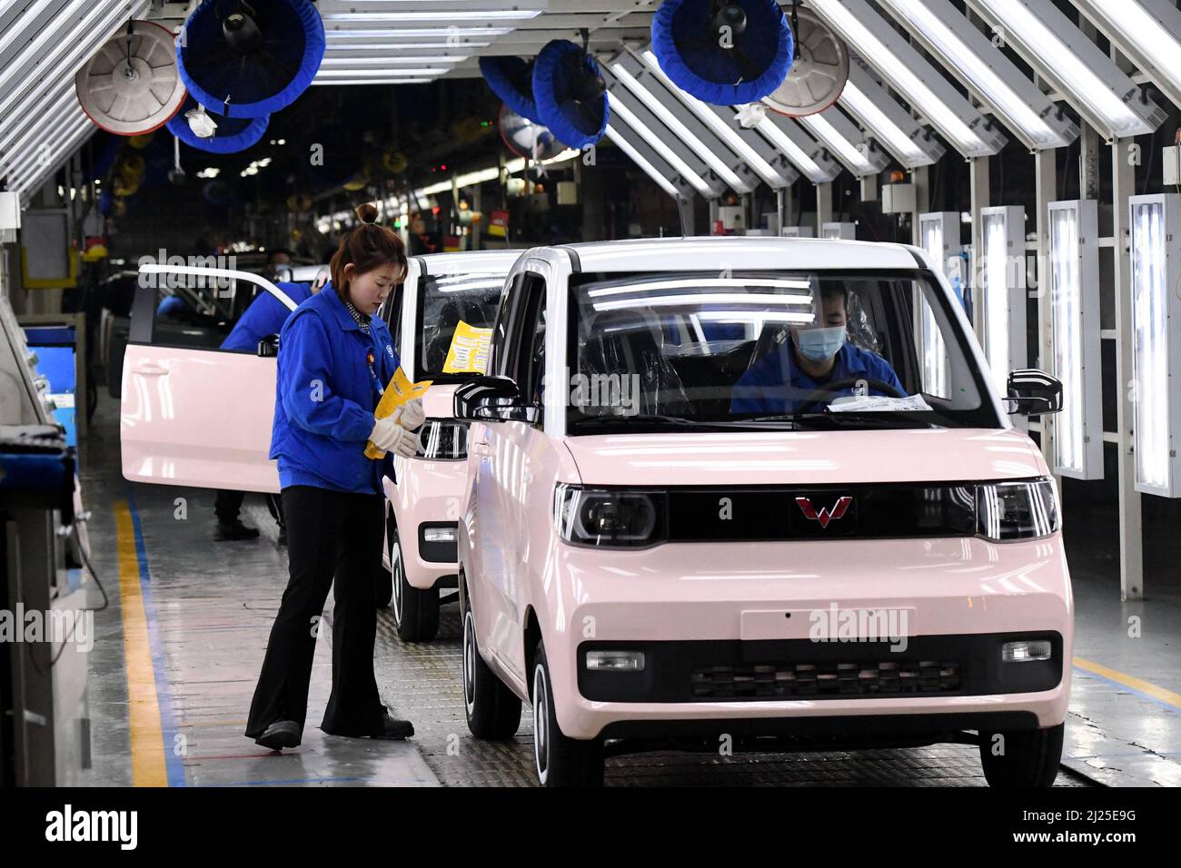 Saic gm wuling automobile co ltd Banque de photographies et d’images à ...