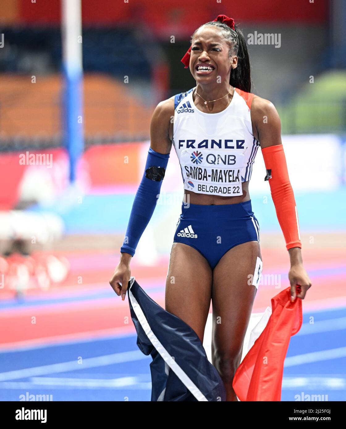 Cyrena Samba-Mayela avec le drapeau de France aux Championnats du monde ...