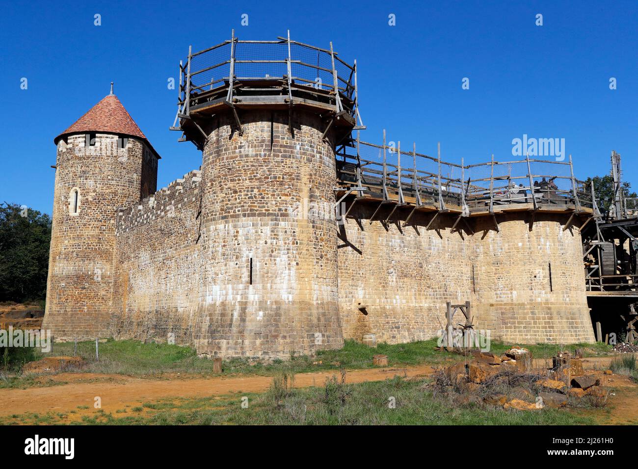 Château de Guedelon, site médiéval. Construction d'un château à l'aide ...