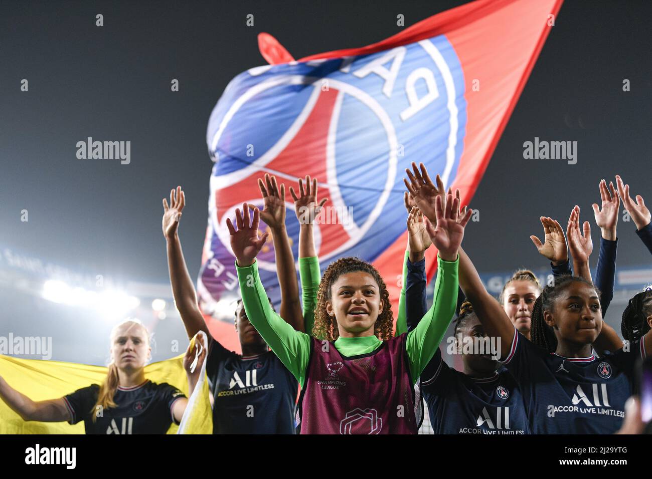 30 mars 2022, Paris, France : l'OCEANE Hurtre et l'équipe du PSG ...