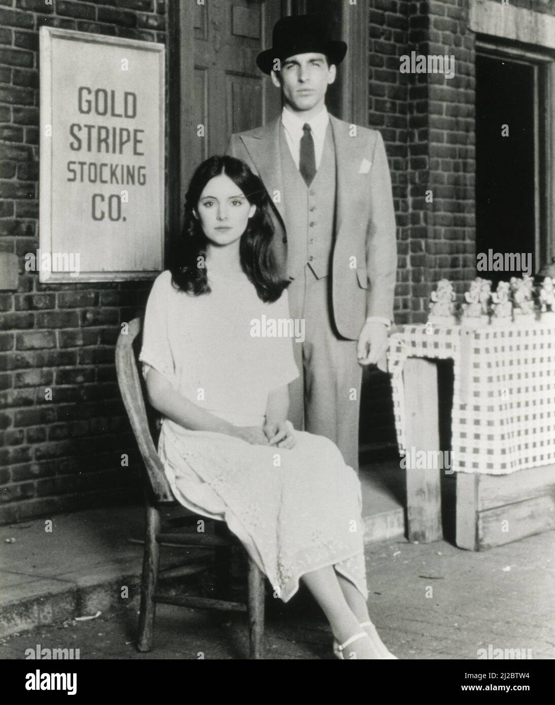 L'acteur américain Brian Benben et l'actrice Madeleine Stowe dans le ...