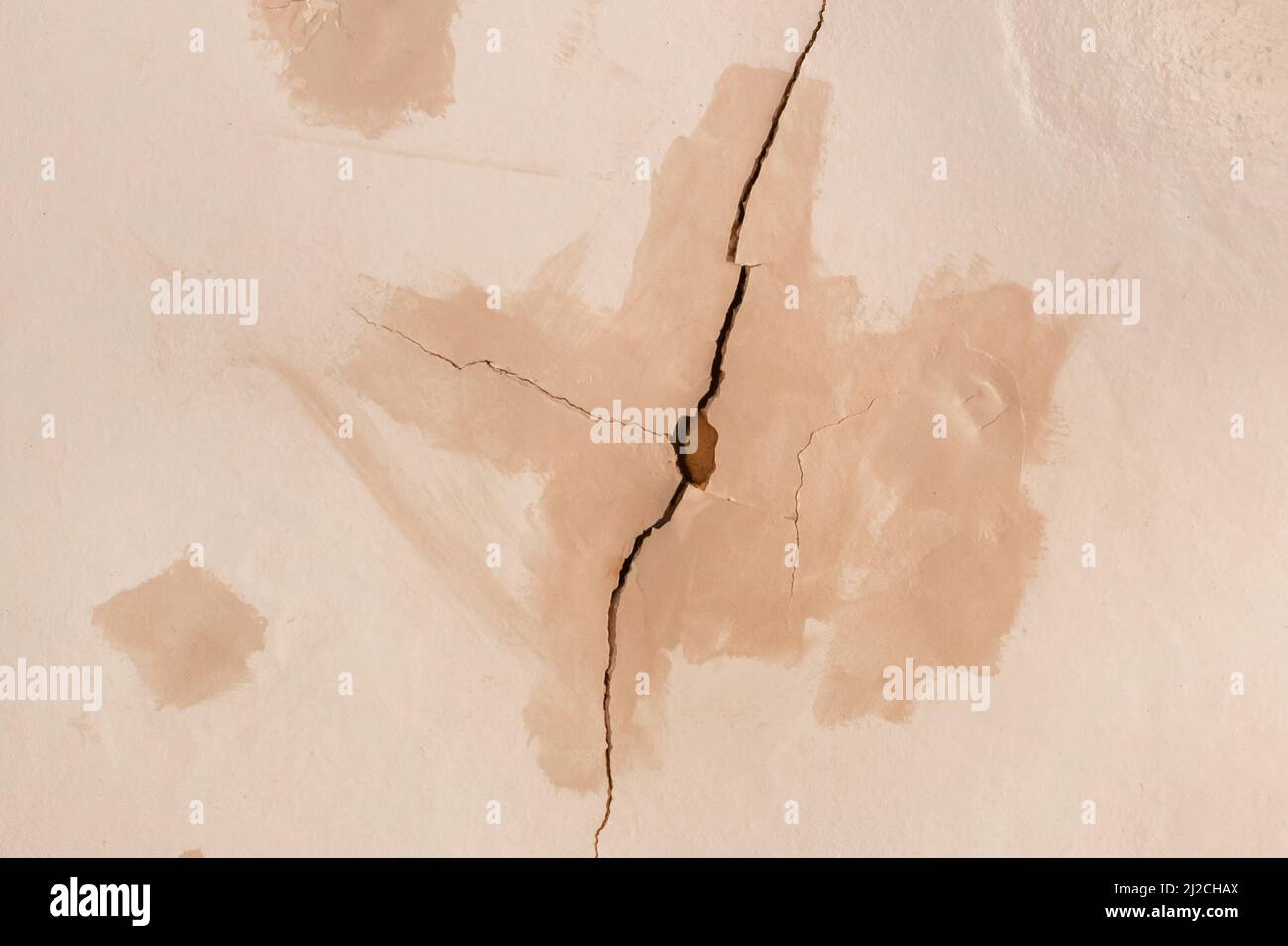 Surface ancienne fissurée mur perturbé fissure texture arrière-plan ...