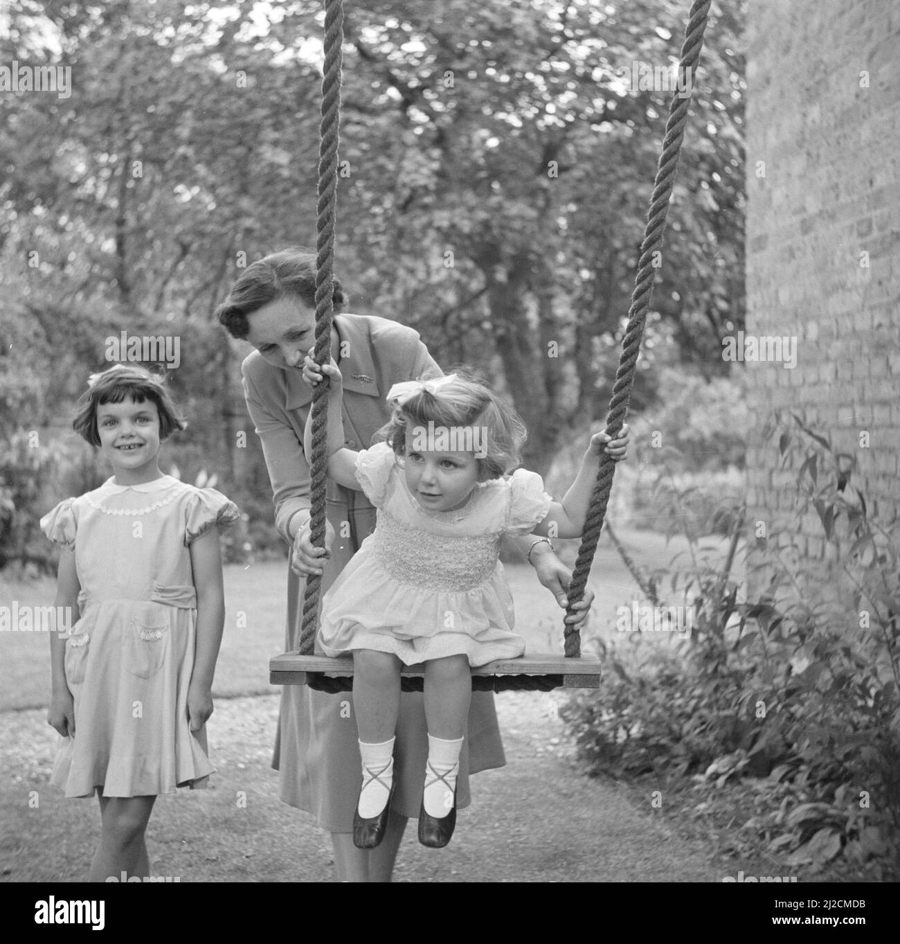 Une Femme Et Deux Enfants Banque Dimages Noir Et Blanc Page 2 Alamy